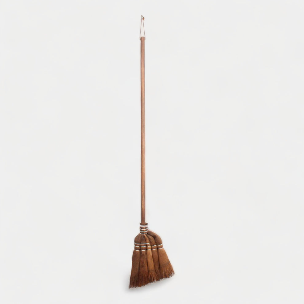 Takada Palm Broom with Japanese Cypress Broomstick – InnStore